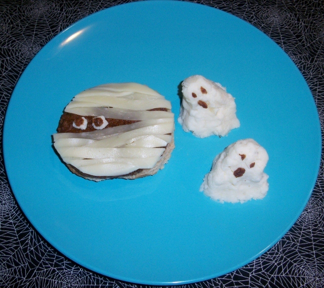 Mummy Burger & Mashed BOOtatoes | Fun Family Crafts