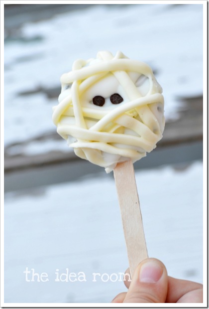 Mummy Oreo Pops | Fun Family Crafts
