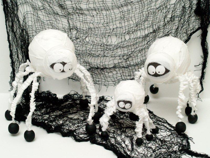Spider Mummies | Fun Family Crafts