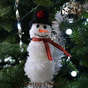 Pom Pom Snowman | Fun Family Crafts