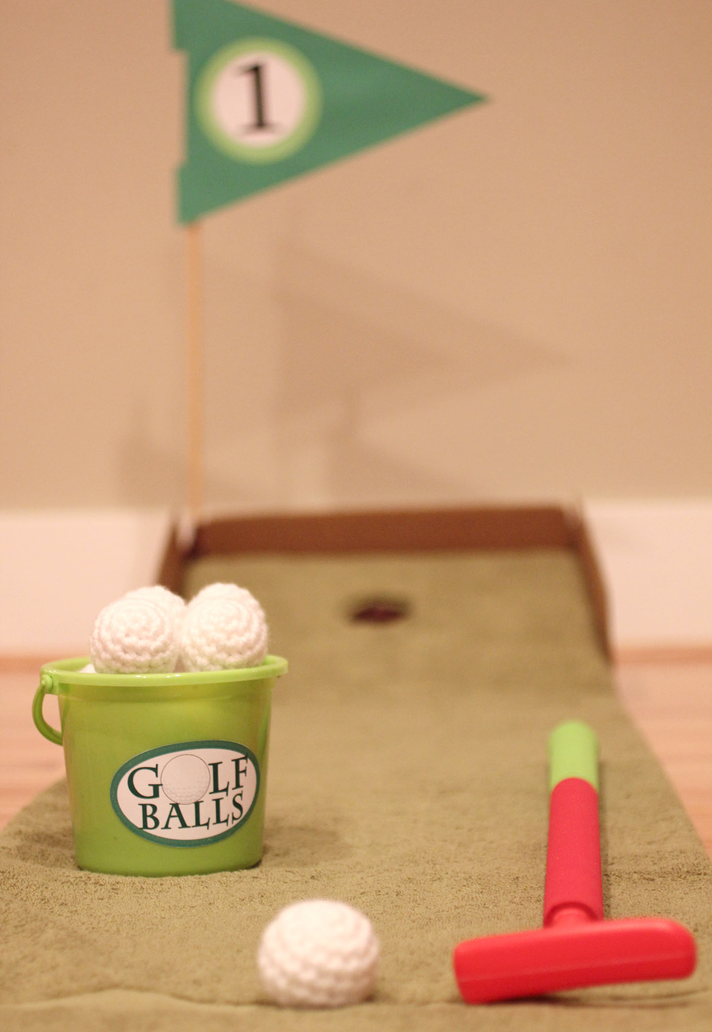 Indoor Putting Green | Fun Family Crafts