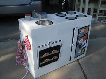 Cardboard Box Kitchen | Fun Family Crafts