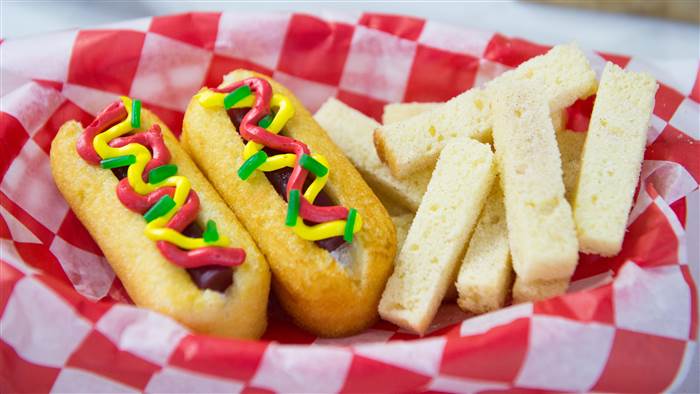 Twinkie Dessert Dogs | Fun Family Crafts