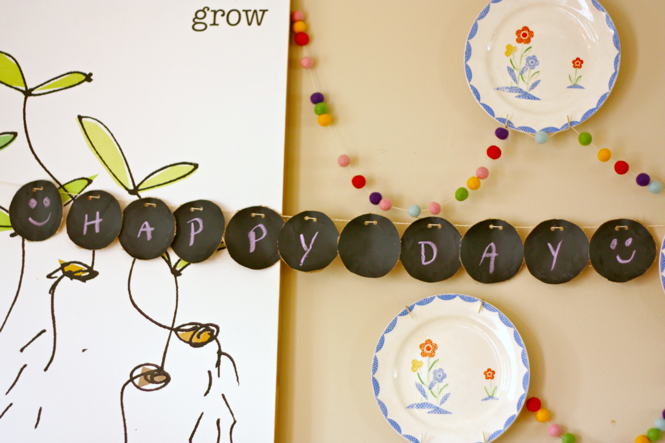 Changeable Chalkboard Bunting | Fun Family Crafts