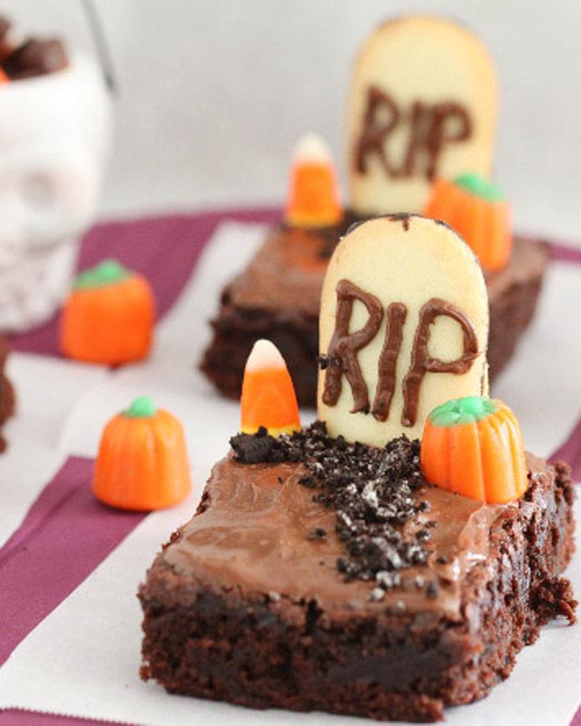 Ghoulish Gravestones | Fun Family Crafts