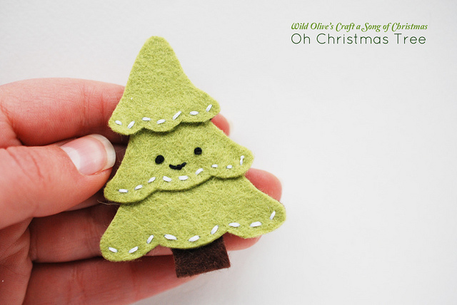 Felt Christmas Tree Pin | Fun Family Crafts