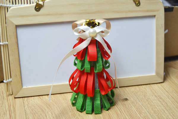 Ribbon Christmas Tree | Fun Family Crafts