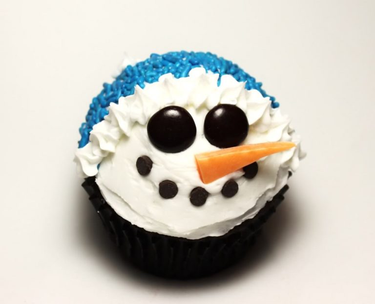 Snowman Cupcake | Fun Family Crafts