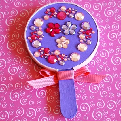 Miss Piggy's Glam Mirror | Fun Family Crafts