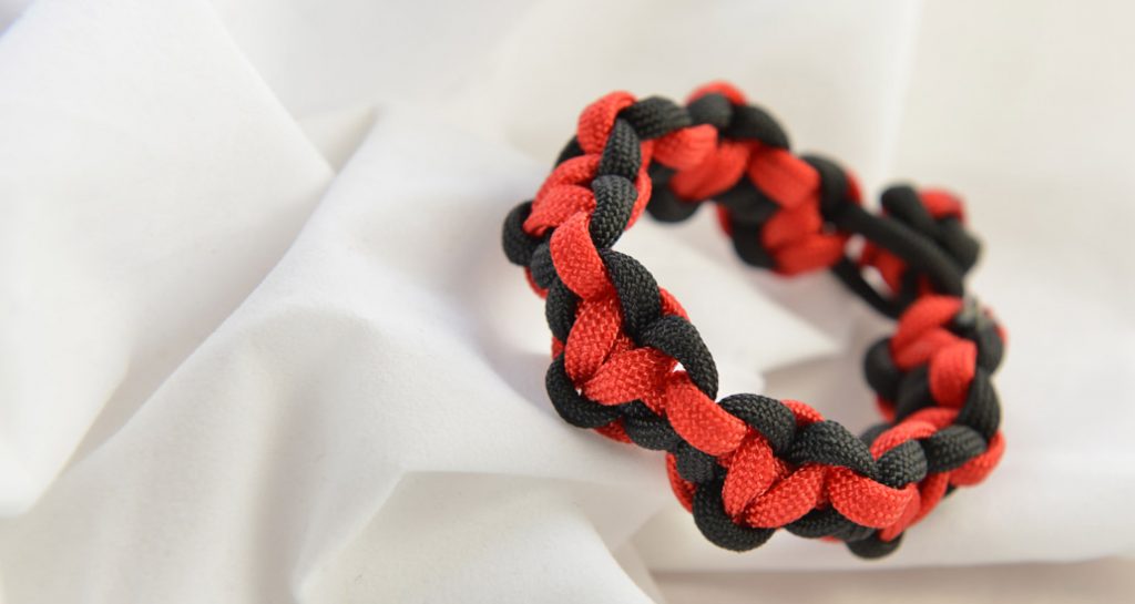 Paracord Heart Bracelet | Fun Family Crafts