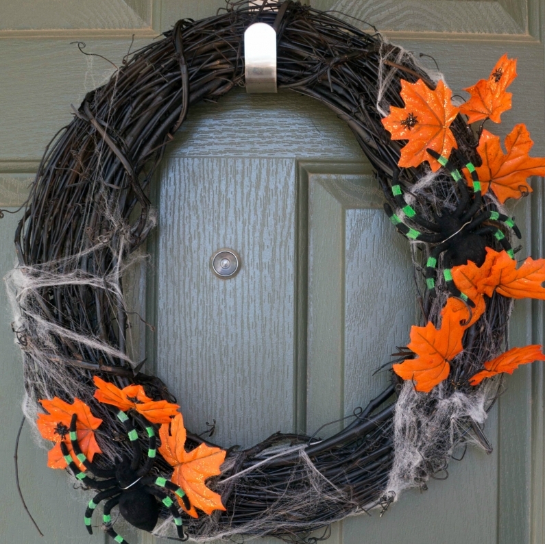 Easy Halloween Wreath | Fun Family Crafts