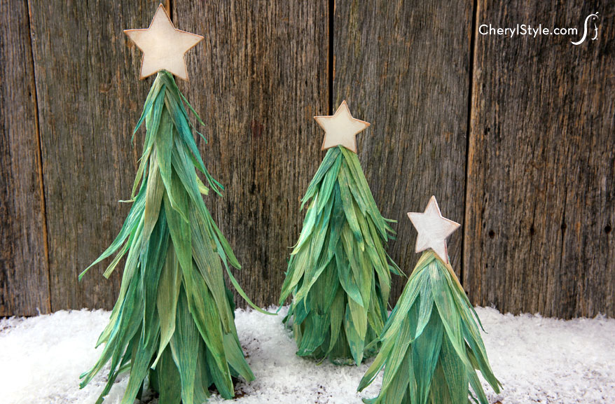 Cornhusk Christmas Tree | Fun Family Crafts