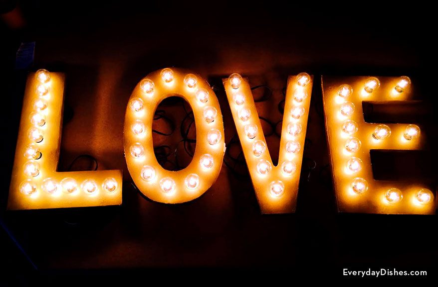 Marquee Sign | Fun Family Crafts