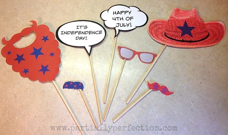 Patriotic Photo Booth Props | Fun Family Crafts