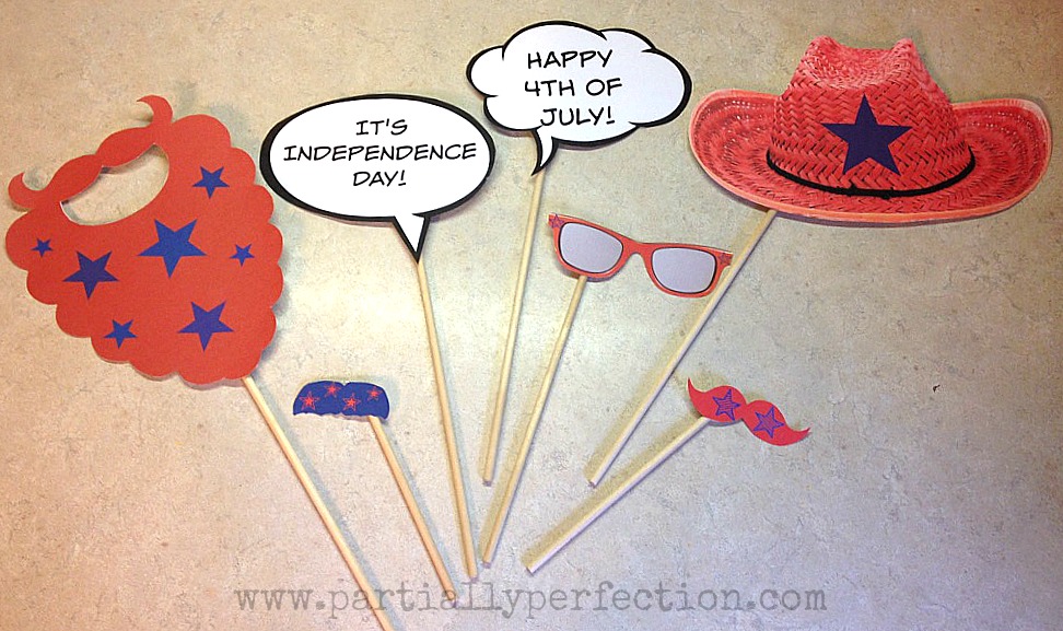 Patriotic Photo Booth Props | Fun Family Crafts