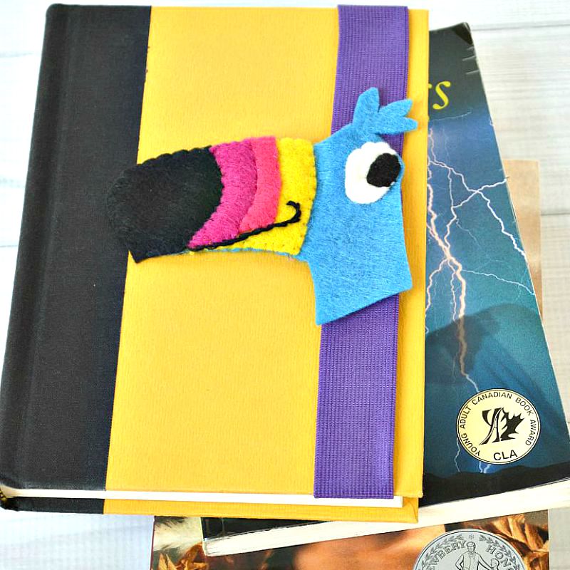 Book Hugger Bookmark | Fun Family Crafts