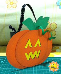 Jack-o'-Lantern Trick or Treat Bag | Fun Family Crafts