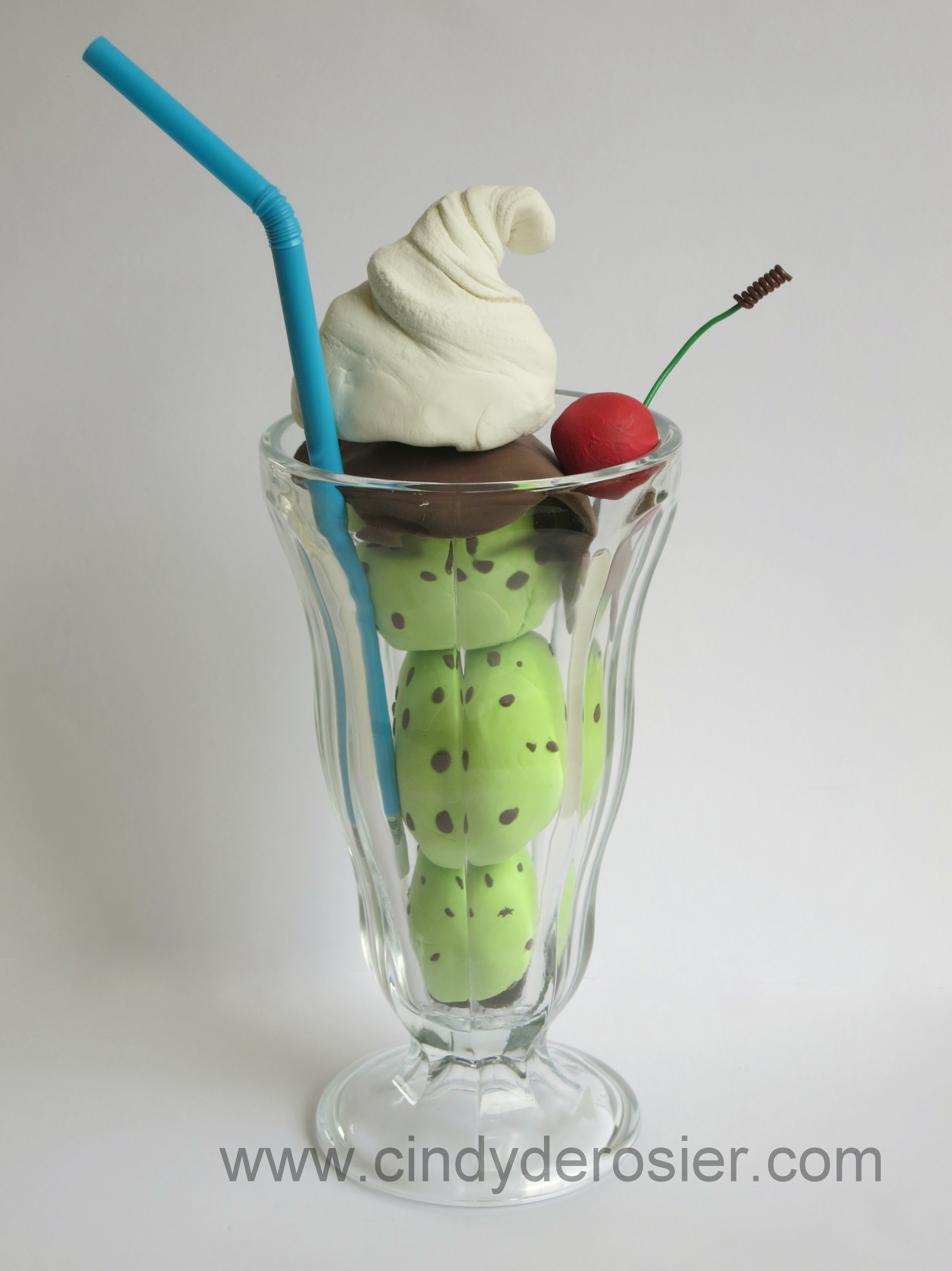 Money-Filled Faux Ice Cream Sundae | Fun Family Crafts