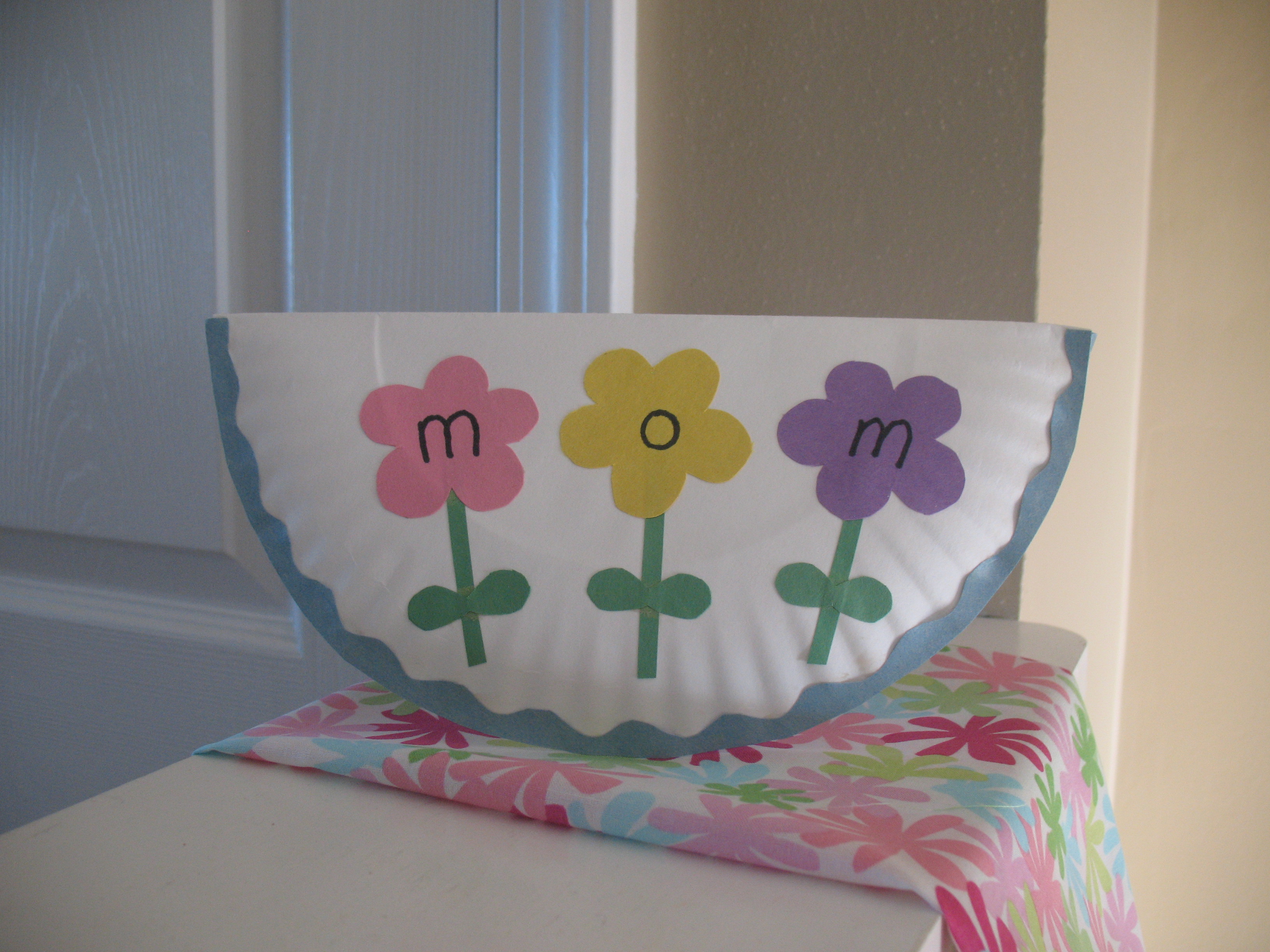 Paper Plate Mother s Day Card Fun Family Crafts Paper Plate Mother s Day Card Fun Family Crafts