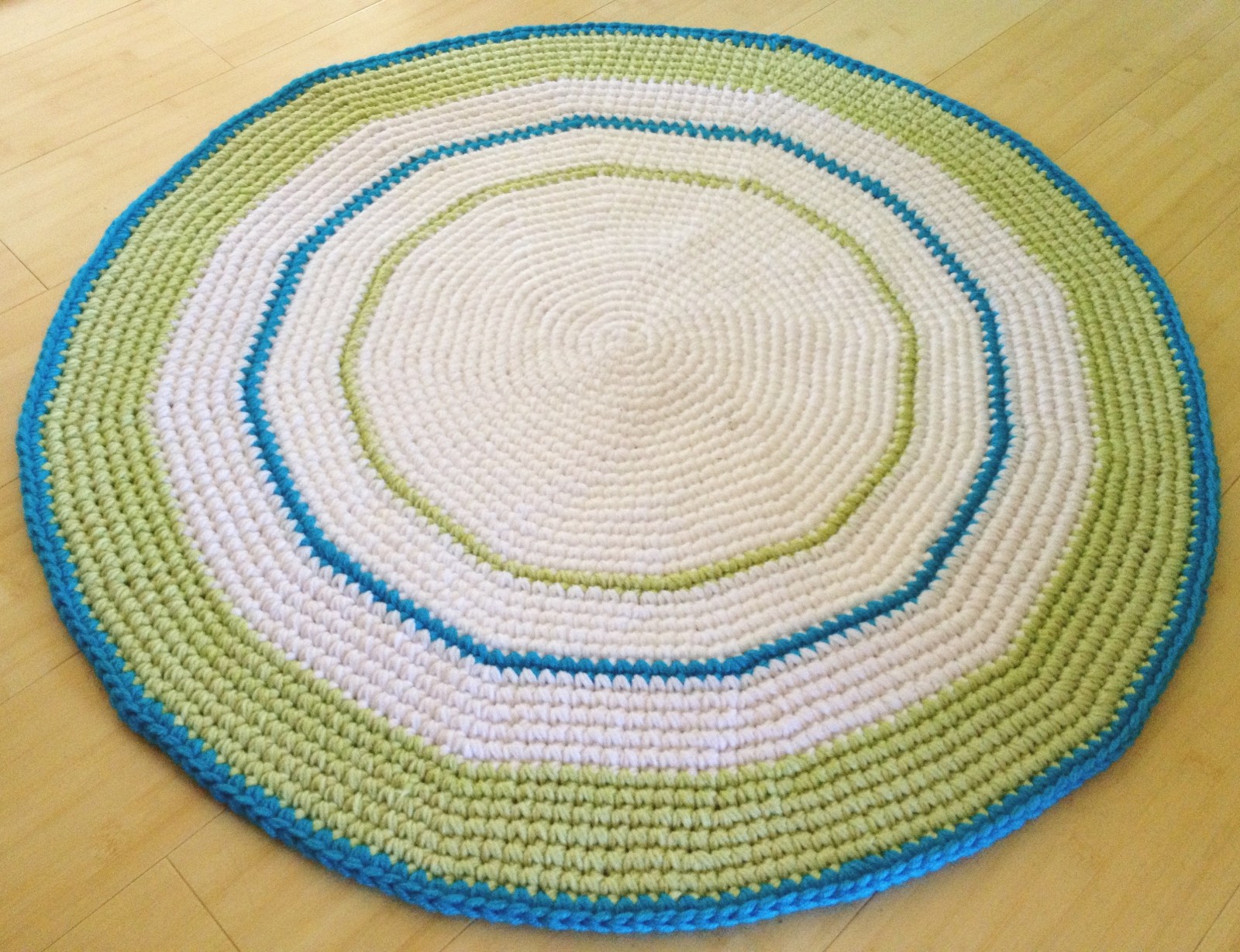 Crochet Round Ringlet Rug | Fun Family Crafts