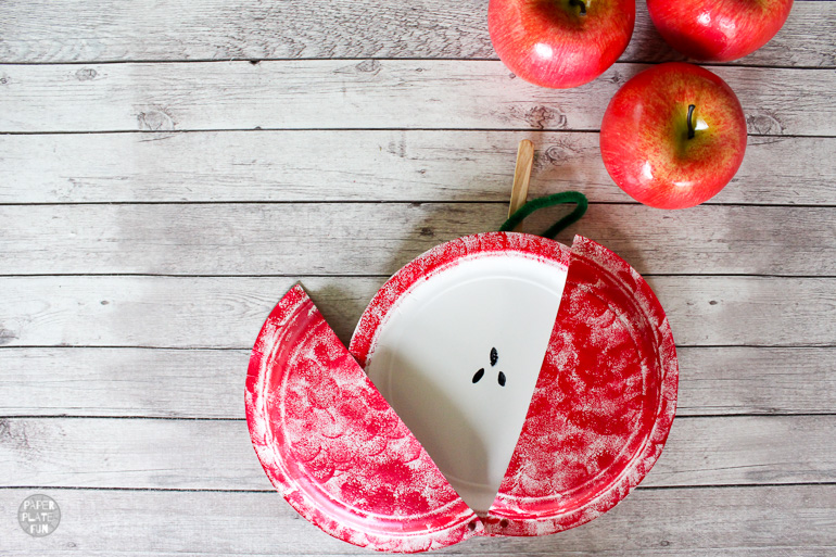 See What's Inside the Paper Plate Apple | Fun Family Crafts
