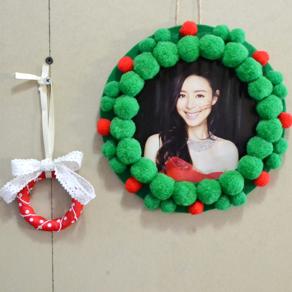 Christmas Pom Pom Photo Frame | Fun Family Crafts
