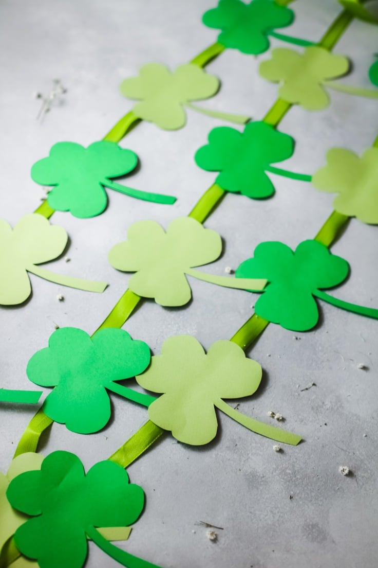 St. Patrick's Day Backdrop | Fun Family Crafts