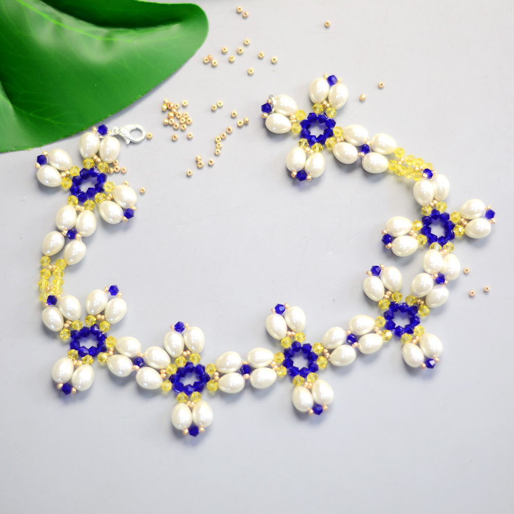 Pearl Flower Necklace | Fun Family Crafts
