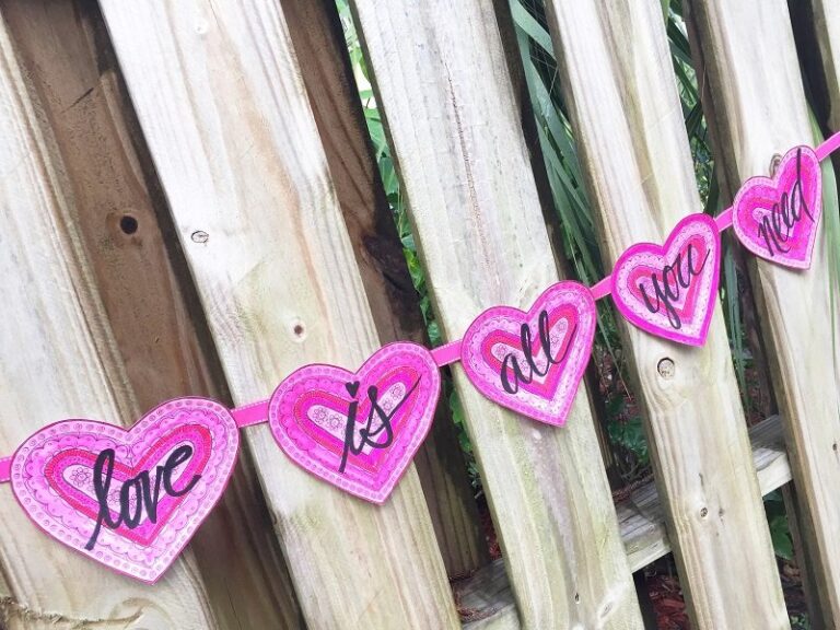 Hand Lettered Valentine Banner | Fun Family Crafts