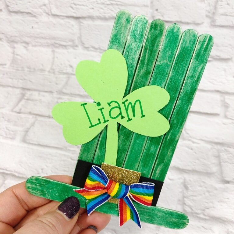 Craft Stick Leprechaun Hat | Fun Family Crafts